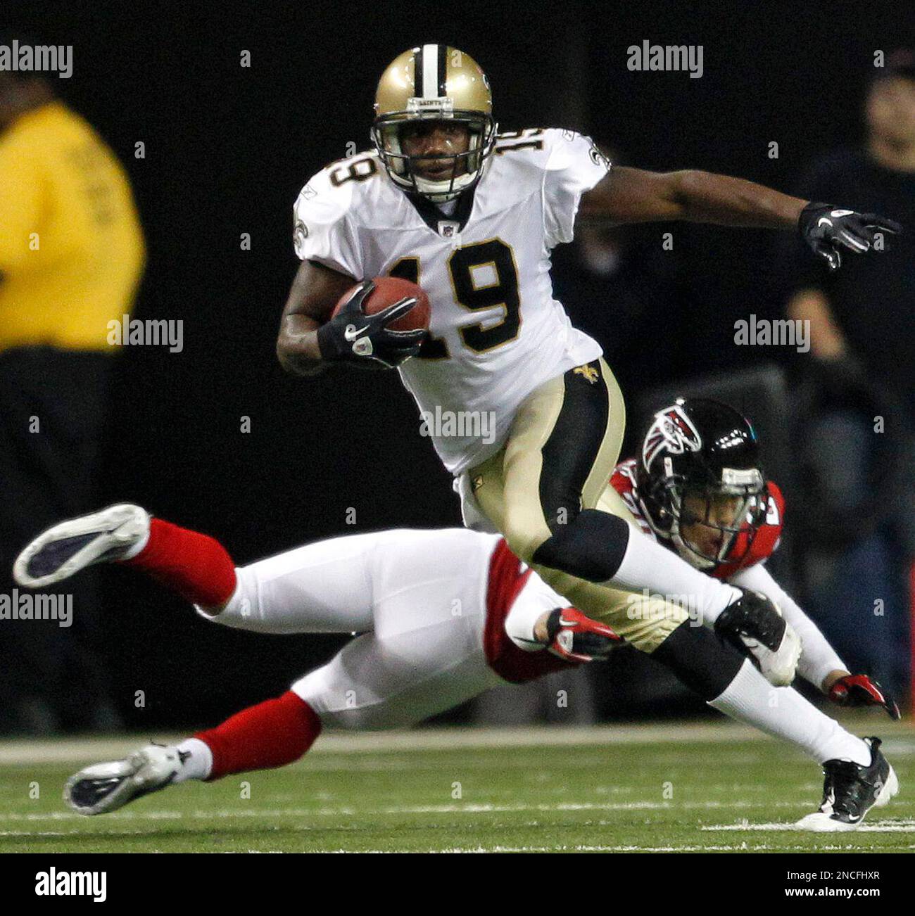 New Orleans Saints wide receiver Devery Henderson (19) runs past the ...