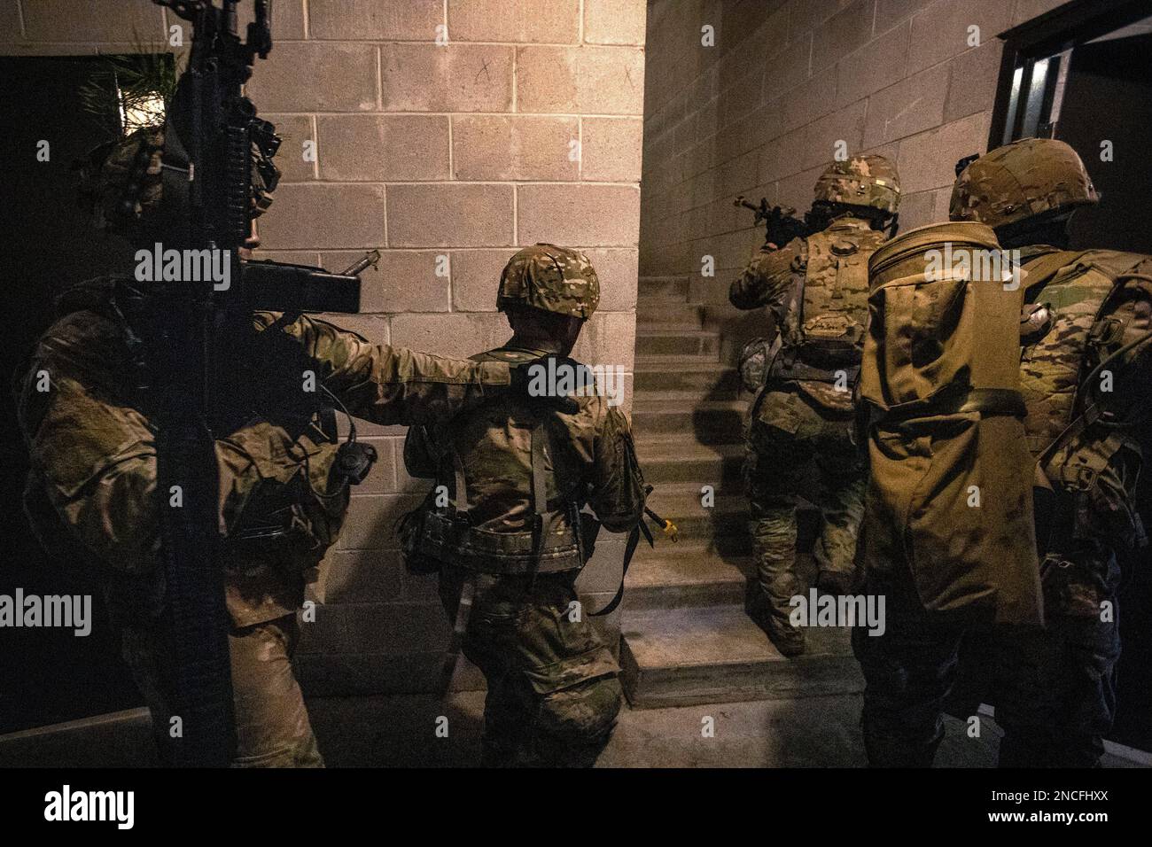 U.S. Army Soldiers with Alpha Company, 1st Battalion, 114th Infantry ...