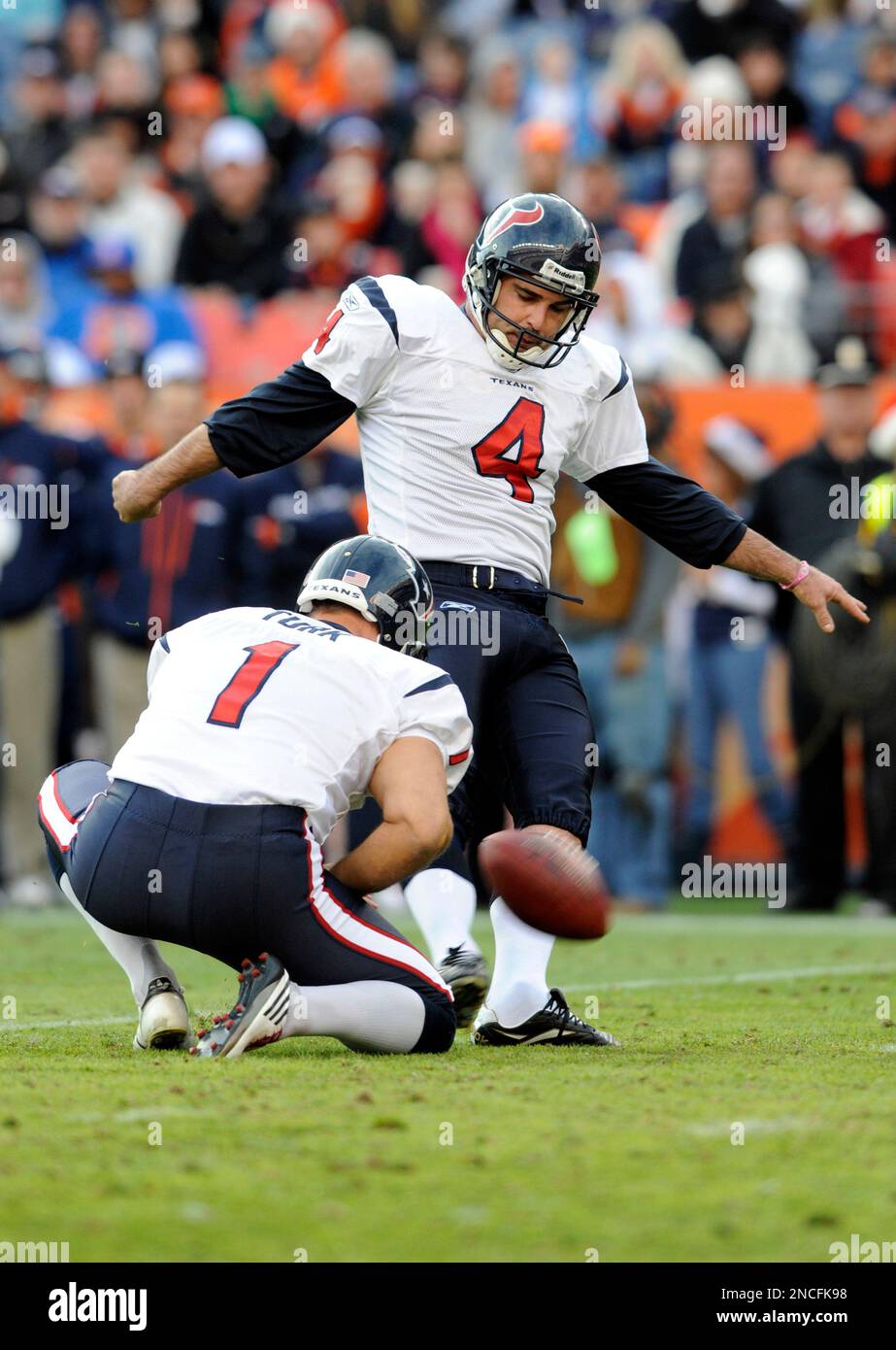 Houston Texans place kicker Neil Rackers (4) kicks a field goal against ...