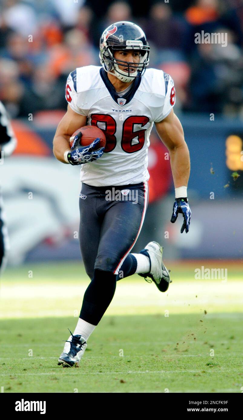 Houston Texans tight end James Casey (86) runs against the Denver ...