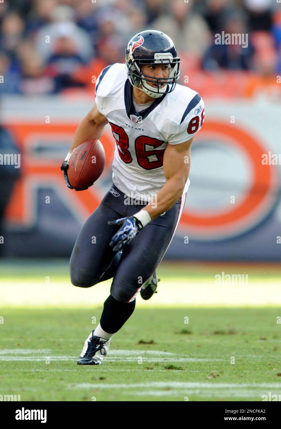 Houston Texans tight end James Casey (86) runs against the Denver ...