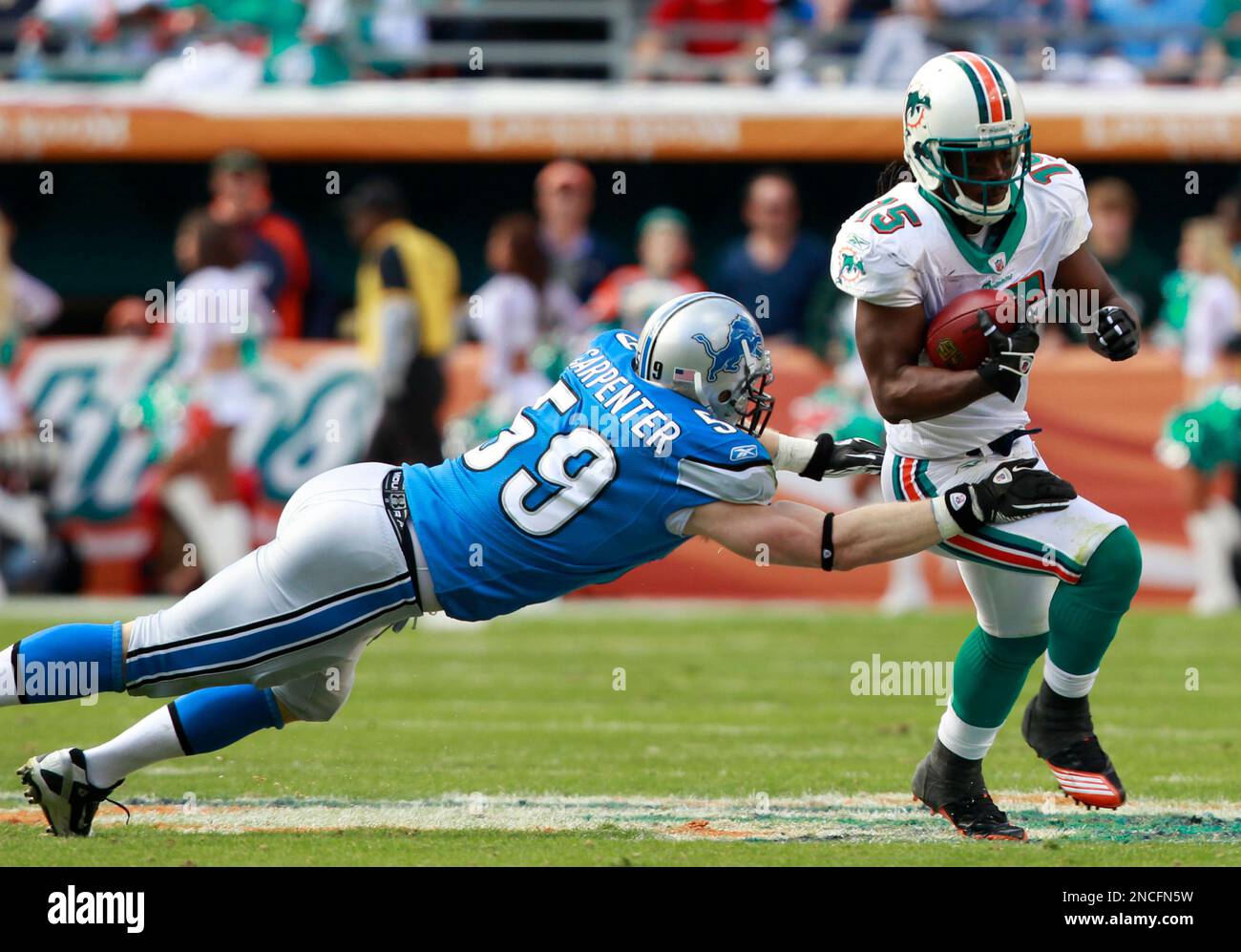 Detroit Lions linebacker Bobby Carpenter (59) tackles Miami Dolphins ...