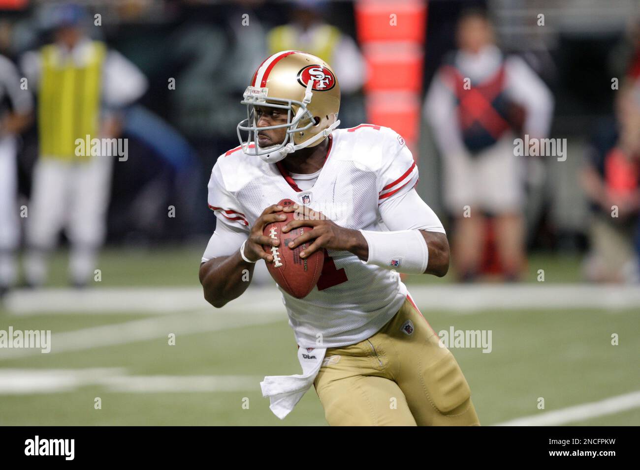 San Francisco 49ers quarterback Troy Smith sets to pass during the ...