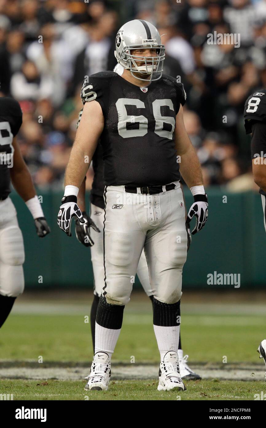 Oakland Raiders guard Cooper Carlisle (66) during the second quarter of ...