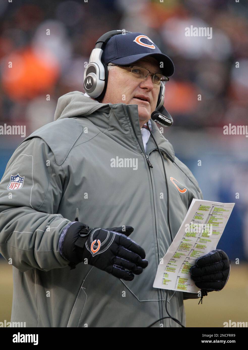 Chicago Bears offensive coordinator Mike Martz watches he actgion in ...