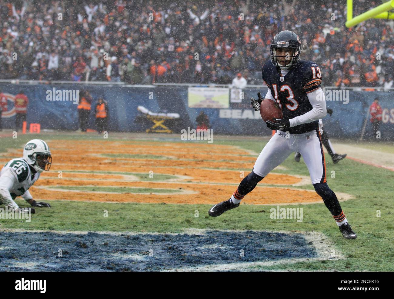 Chicago Bears wide receiver Johnny Knox (13) makes a catch in the end ...