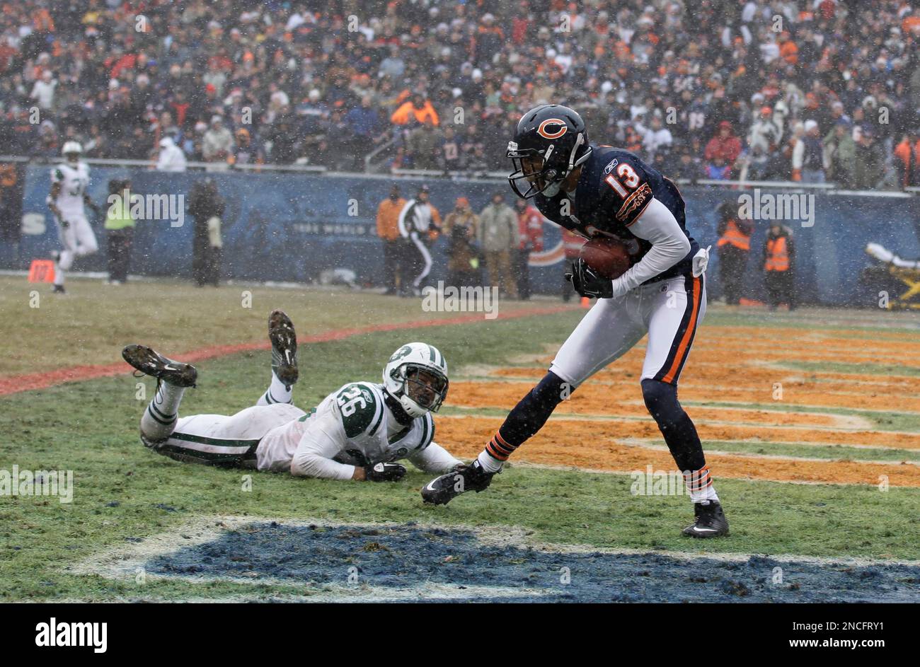 Chicago Bears wide receiver Johnny Knox (13) makes a catch in the end ...