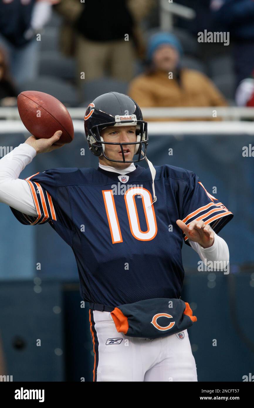 Chicago Bears quarterback Todd Collins (10) warms up before an NFL ...