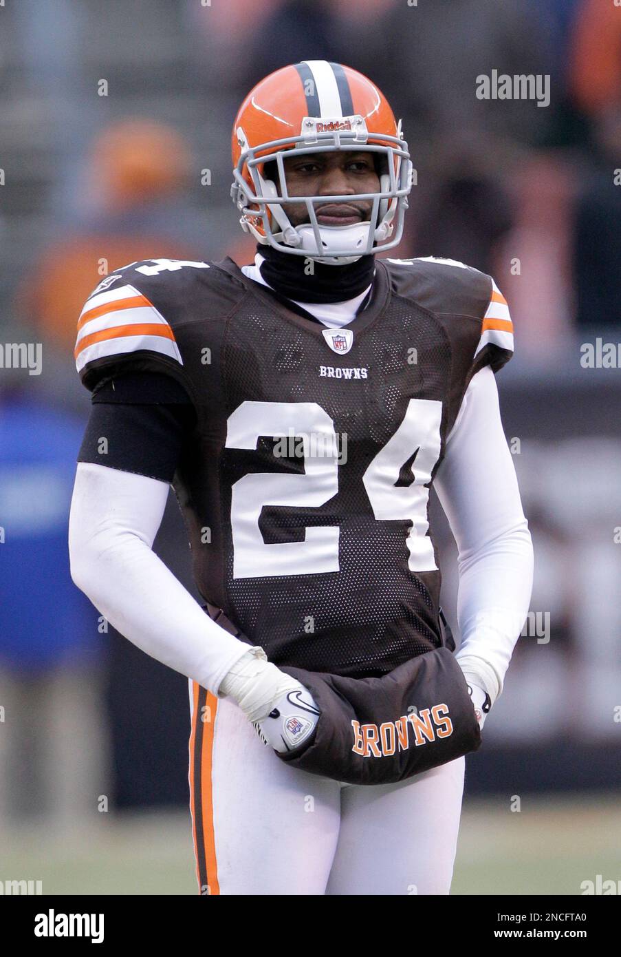 Cleveland Browns cornerback Sheldon Brown (24) is seen on the field in ...