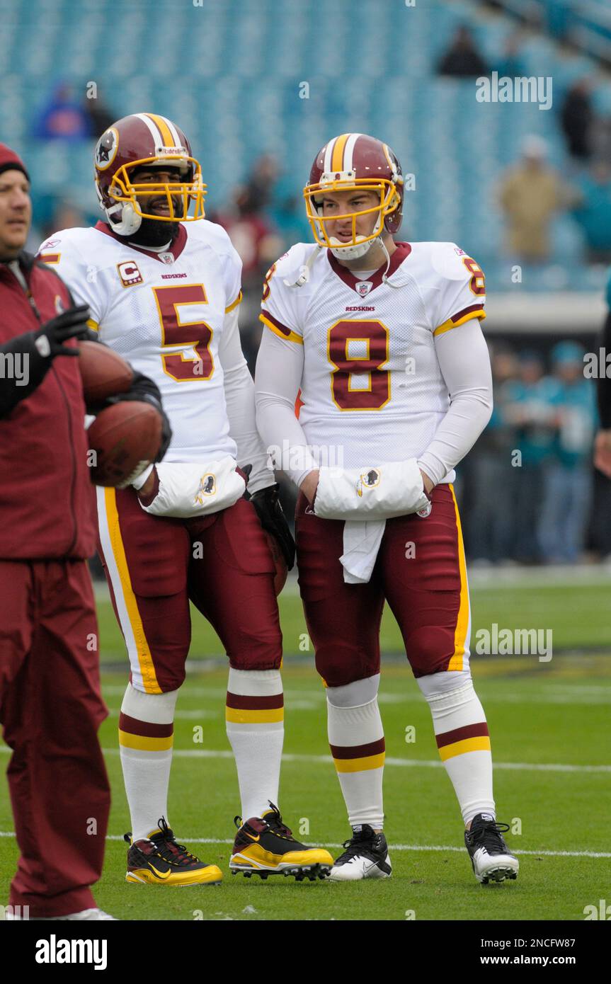 Washington Redskins quarterback Donovan McNabb (5), second from left ...