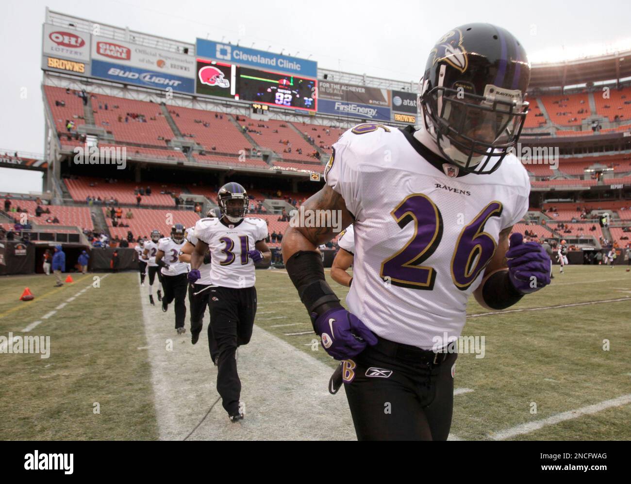 Baltimore Ravens safety Dawan Landry (26) and his teammates run onto ...