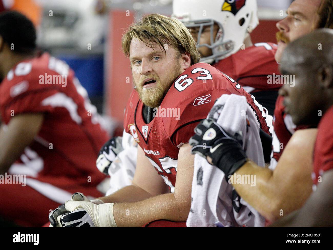 Arizona Cardinals center Lyle Sendlein (63) sits on the bench against ...