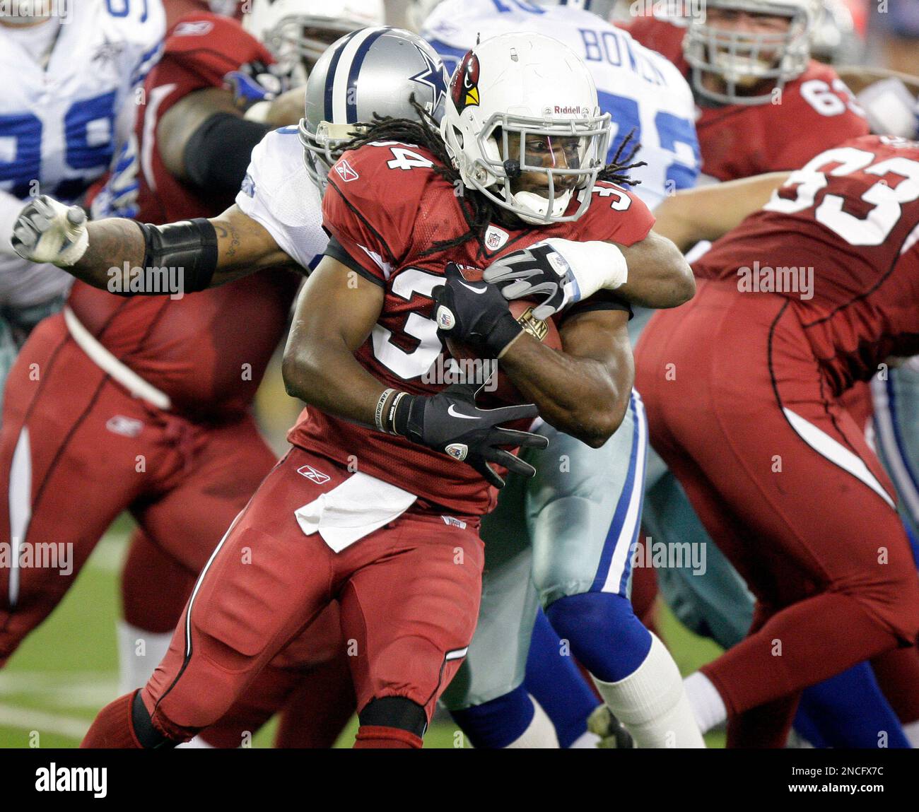 Arizona Cardinals running back Tim Hightower (34) gains yards against ...