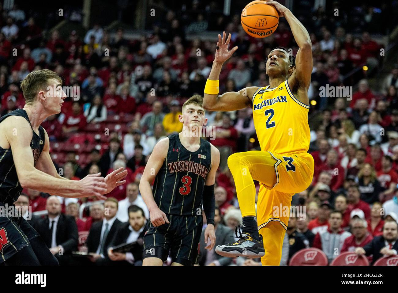 Michigan's Kobe Bufkin (2) shoots against Wisconsin's Tyler Wahl, left ...