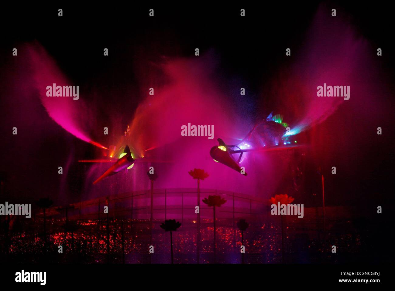 A pair of 10-storey high robotic cranes, the world's largest ...