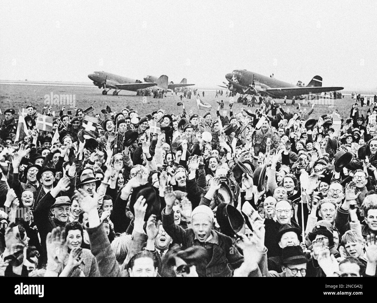 Cheering crowds of Danes in Copenhagen, Denmark, May 13, 1945, wave ...
