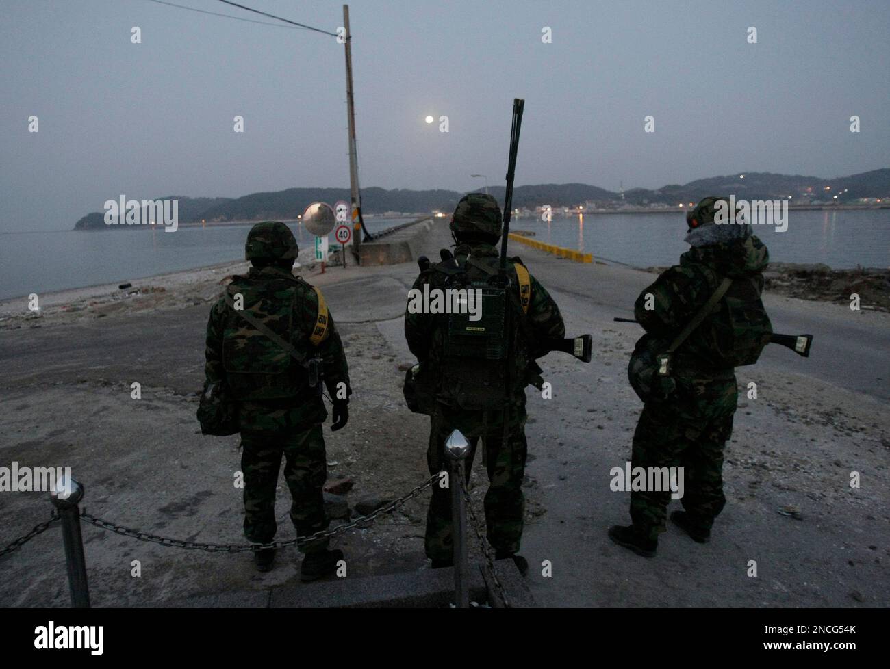 South Korean marines stand guard as they wait their fellow soldiers to ...