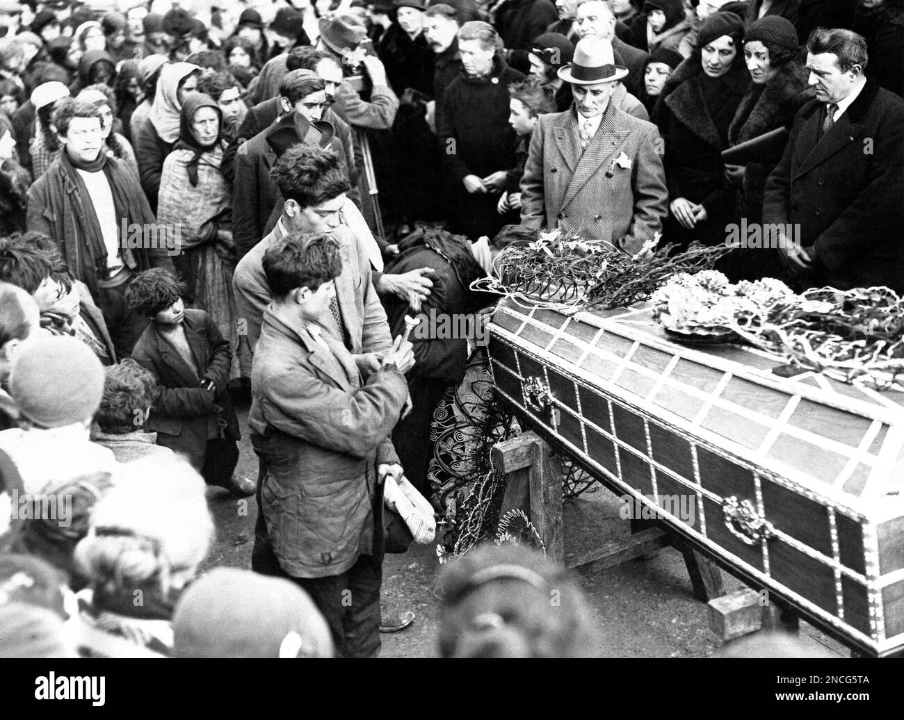 People attend the funeral of Carlos, Gypsy King, who was murdered at ...