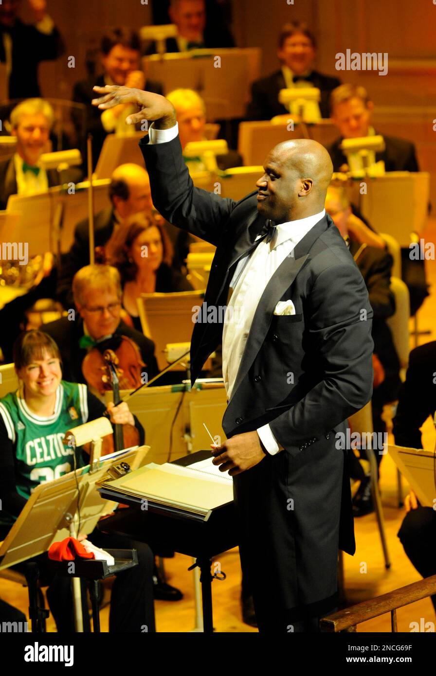Boston Celtics' center Shaquille O'Neal pretends to throw a free throw ...