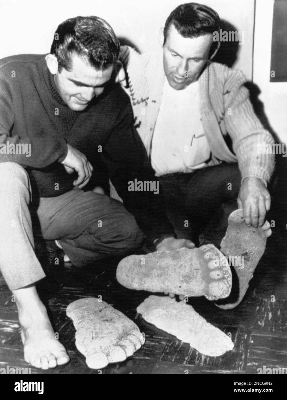 Bob Gimlin, left, and Roger Patterson, of Yakima, Washington, compare ...