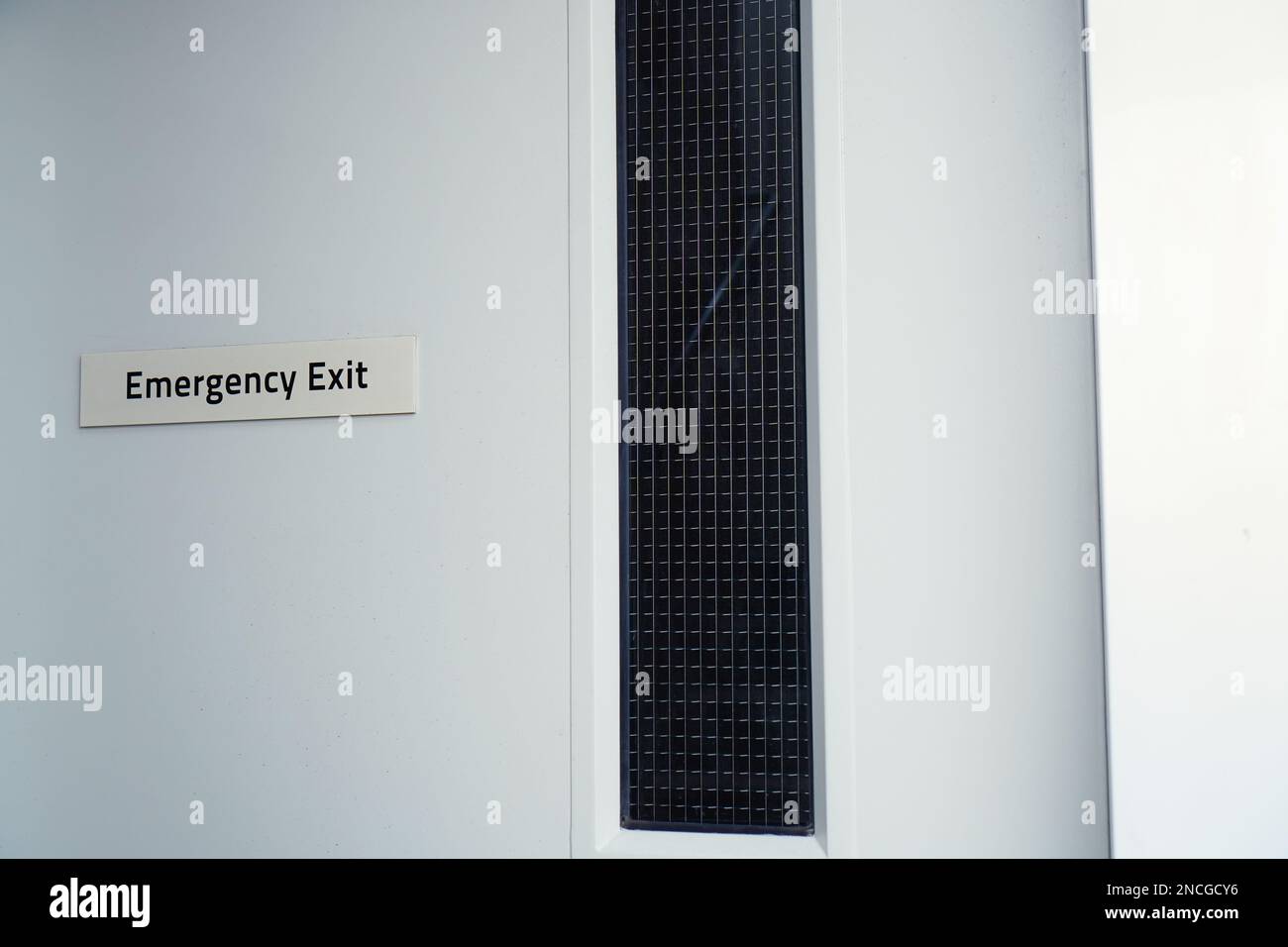 Fire exit double door hi-res stock photography and images - Alamy