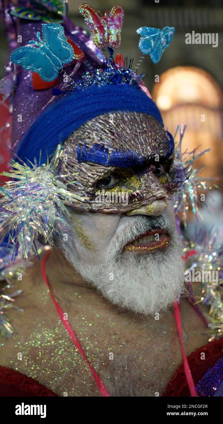SÃO PAULO SP 13022023 BANDA REDONDA People celebrate in the street at a ...