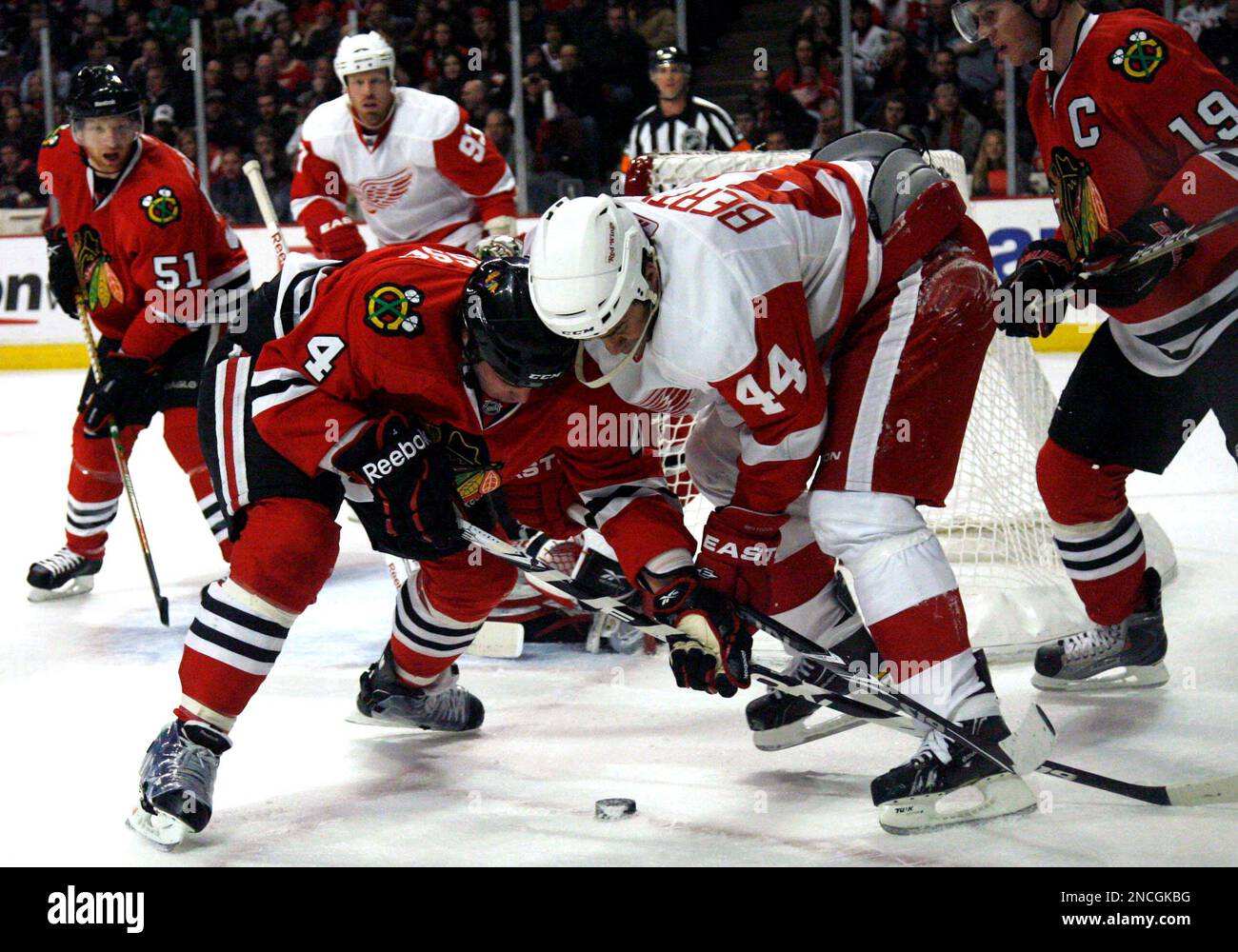 Chicago Blackhawks' Niklas Hjalmarsson (4) and Detroit Red Wings' Todd ...
