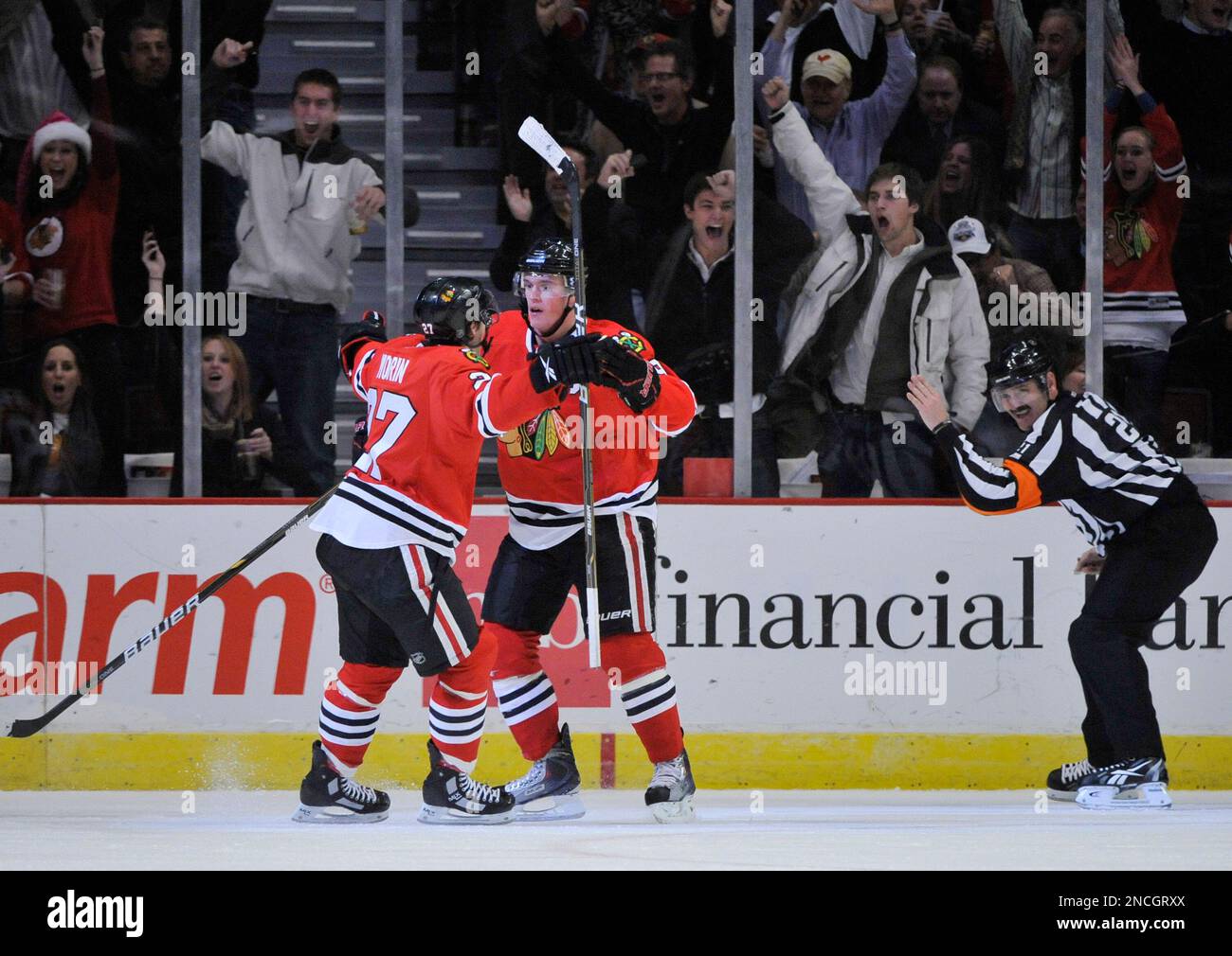 Chicago Blackhawks' Jonathan Toews, right, celebrates with Jeremy Morin ...