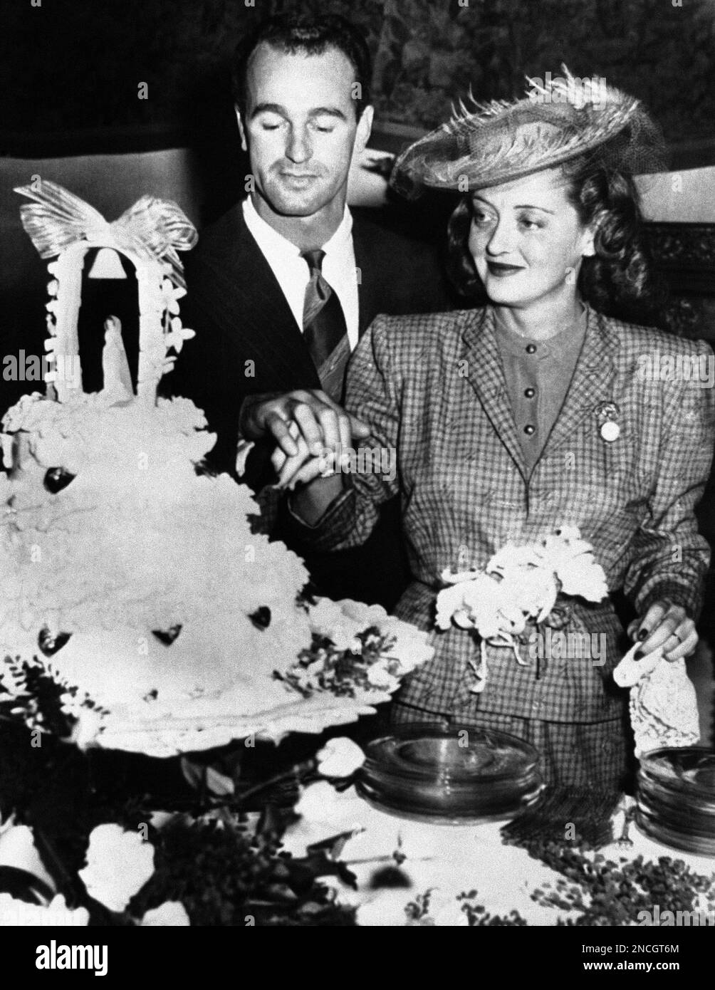 Actress Bette Davis and her husband William Grant Sherry, an artist ...