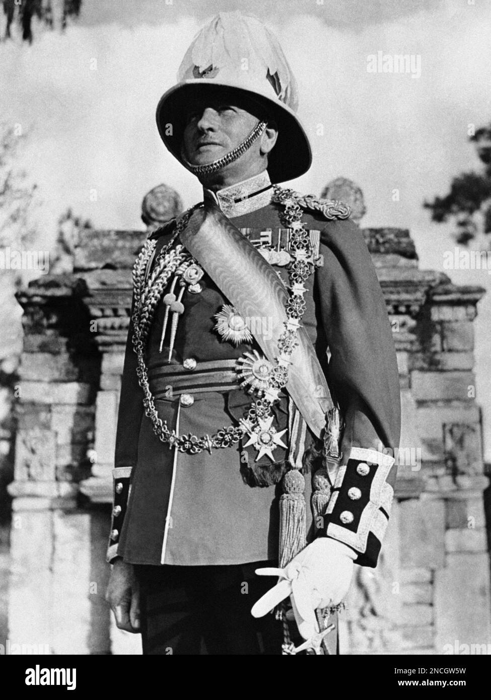 General Sir Claude Auchinleck, Commander-in-Chief in India, paid his ...