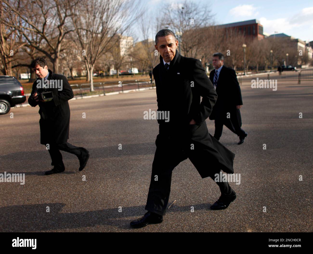 President Barack Obama walks across Pennsylvania Ave., to the Blair ...