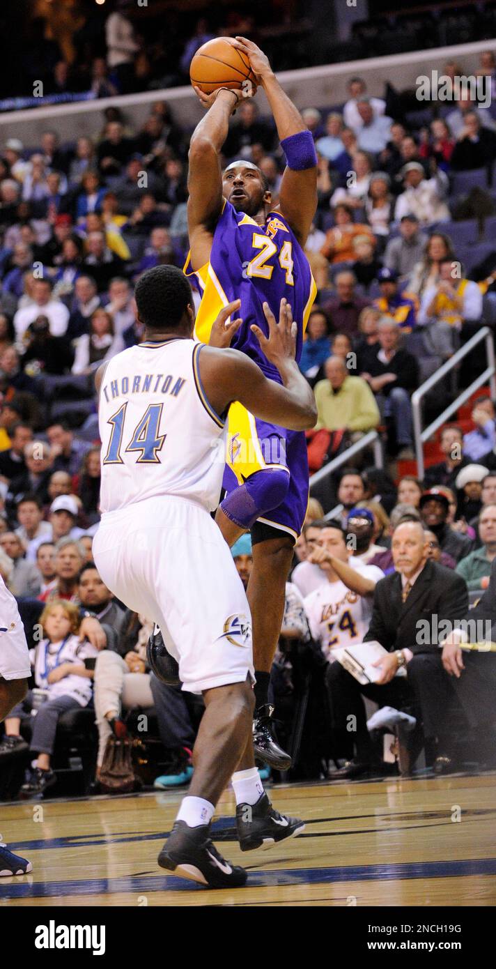 Los Angeles Lakers shooting guard Kobe Bryant (24) takes a shot over ...