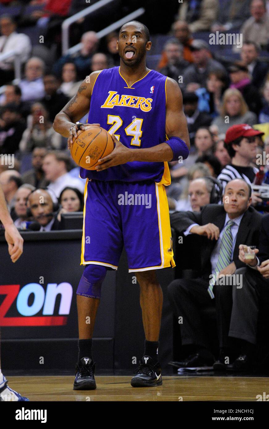 Los Angeles Lakers shooting guard Kobe Bryant looks to pass during the ...