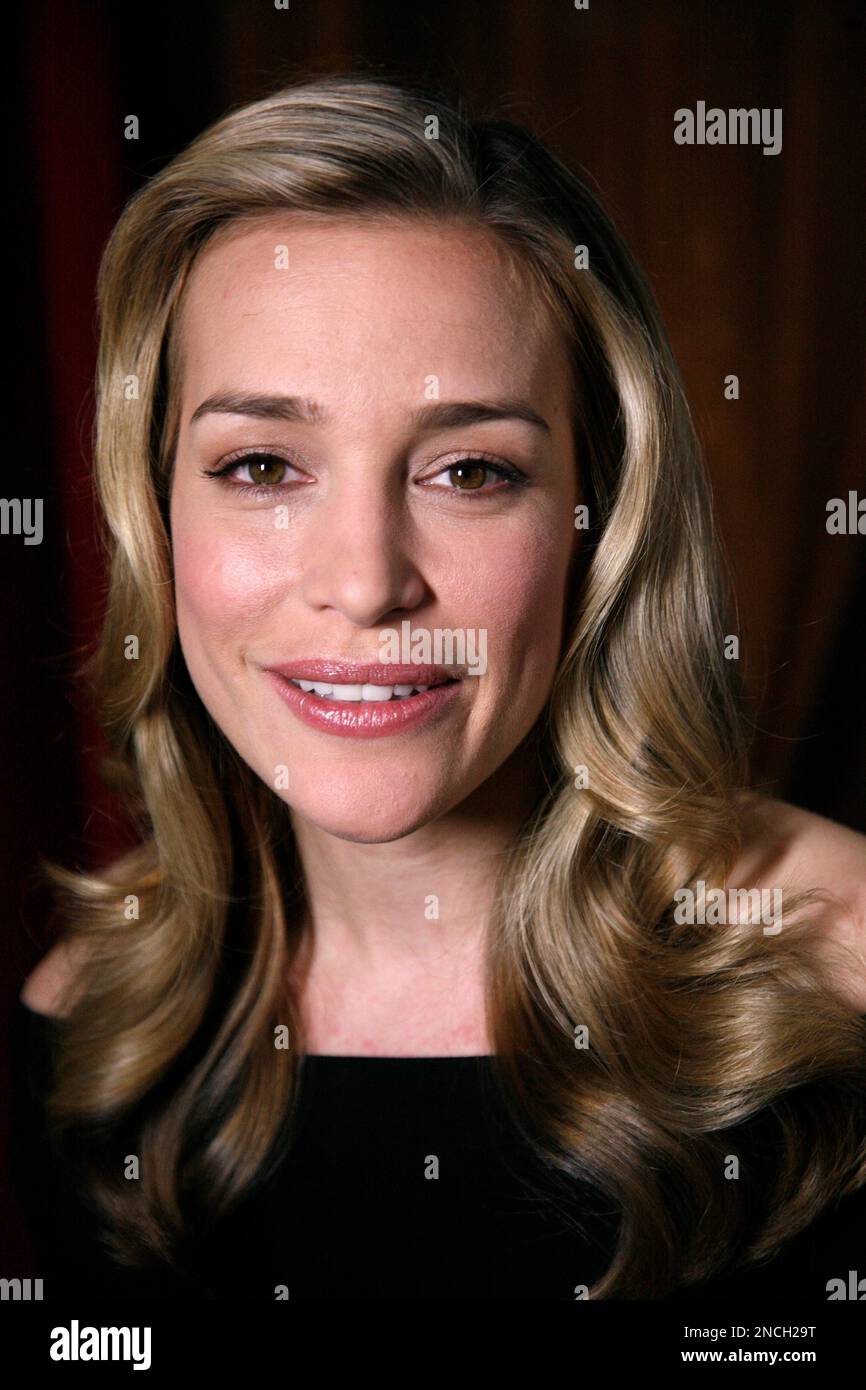 Actress Piper Perabo poses for a portrait Tuesday, Dec. 14, 2010 in New ...
