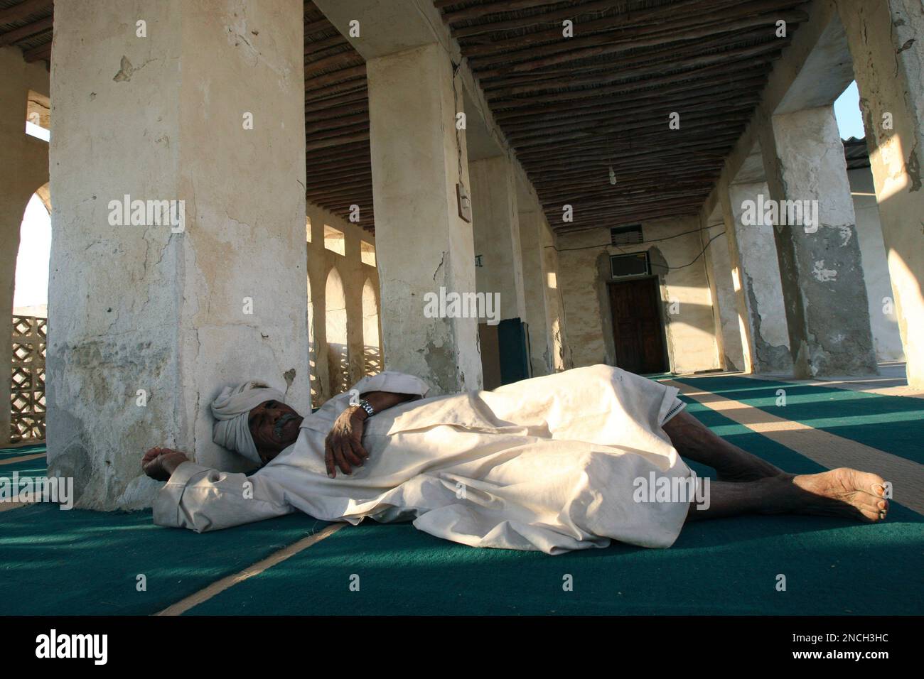 In this Sunday, Dec. 12, 2010 photo, an Iranian elderly Sunni Muslim ...