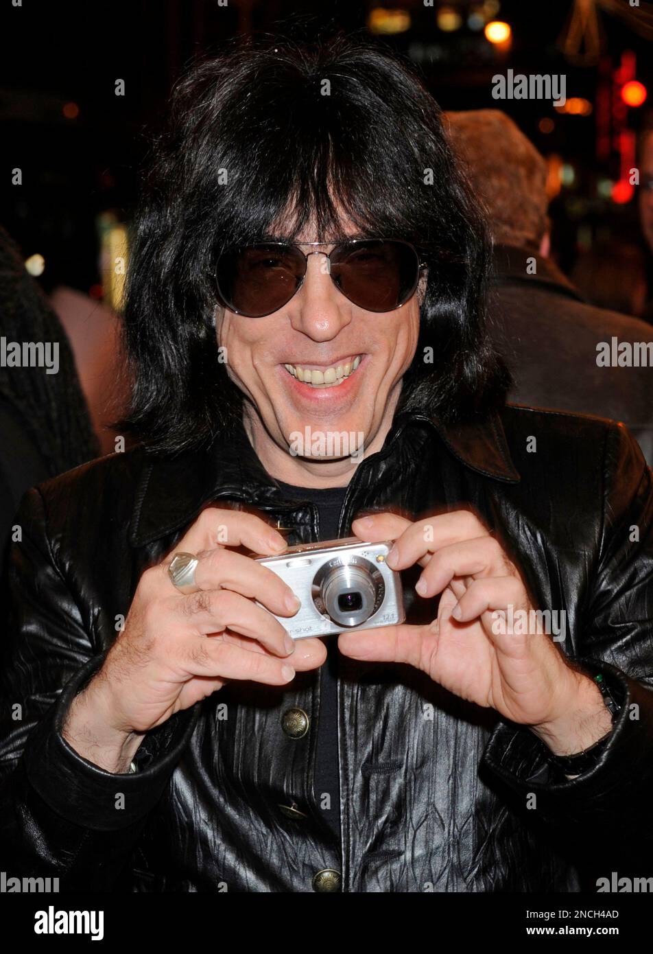 Mark Ramone arrives for the first ever concert by Paul McCartney at ...