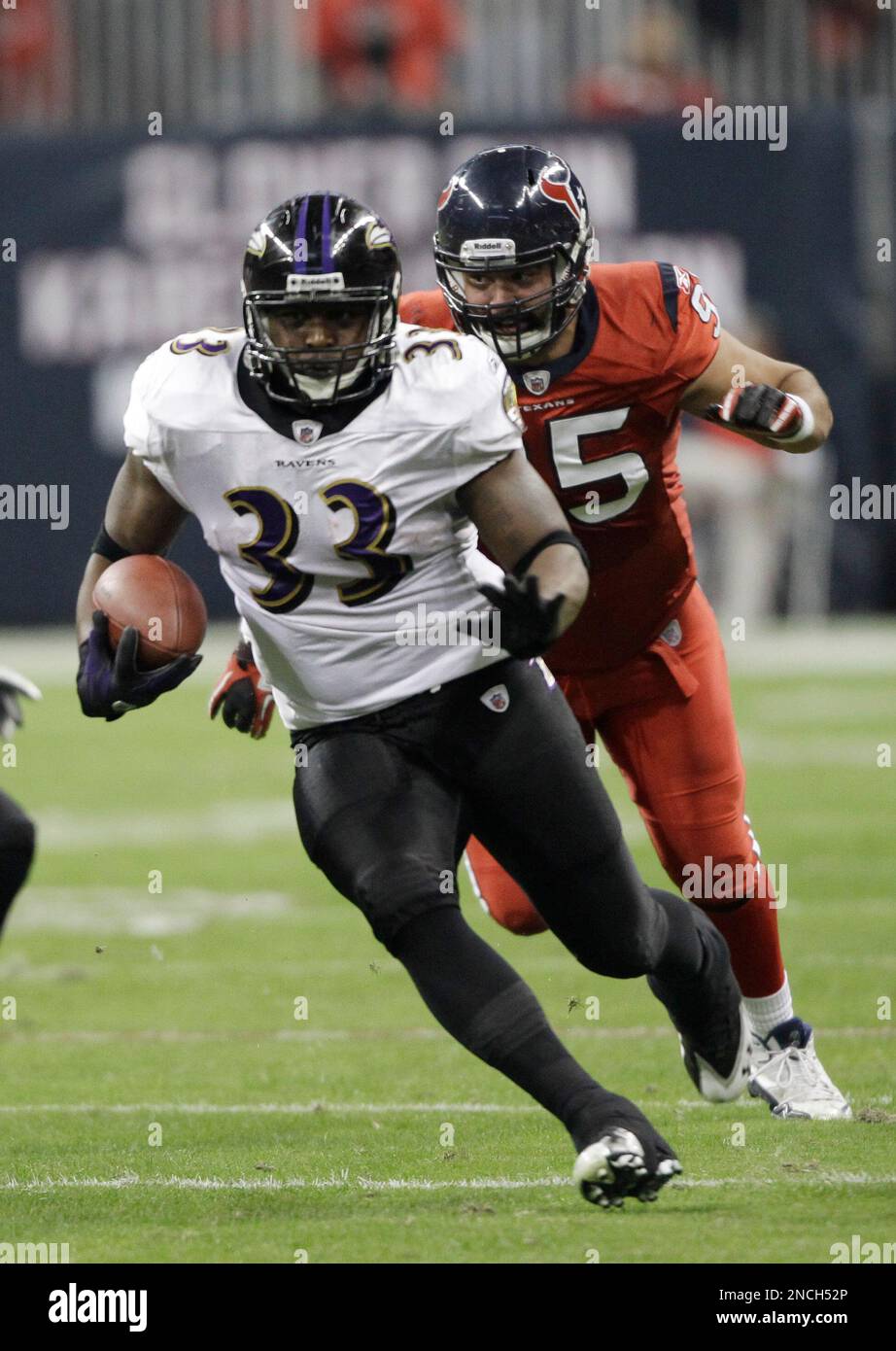 Baltimore Ravens fullback Le'Ron McClain (33) is chased by Houston ...