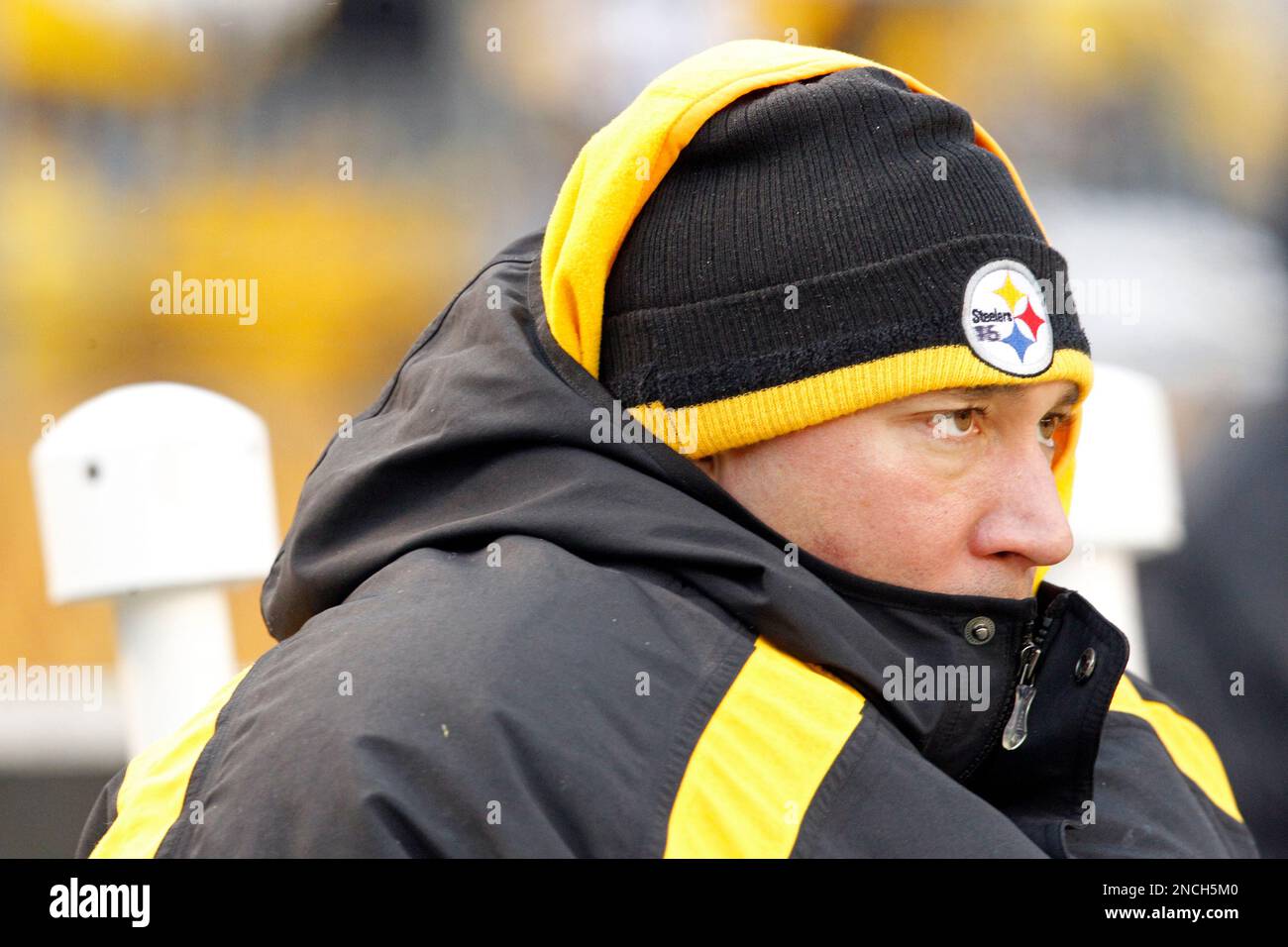 Pittsburgh Steelers quarterback Charlie Batch sits on the sidelines ...