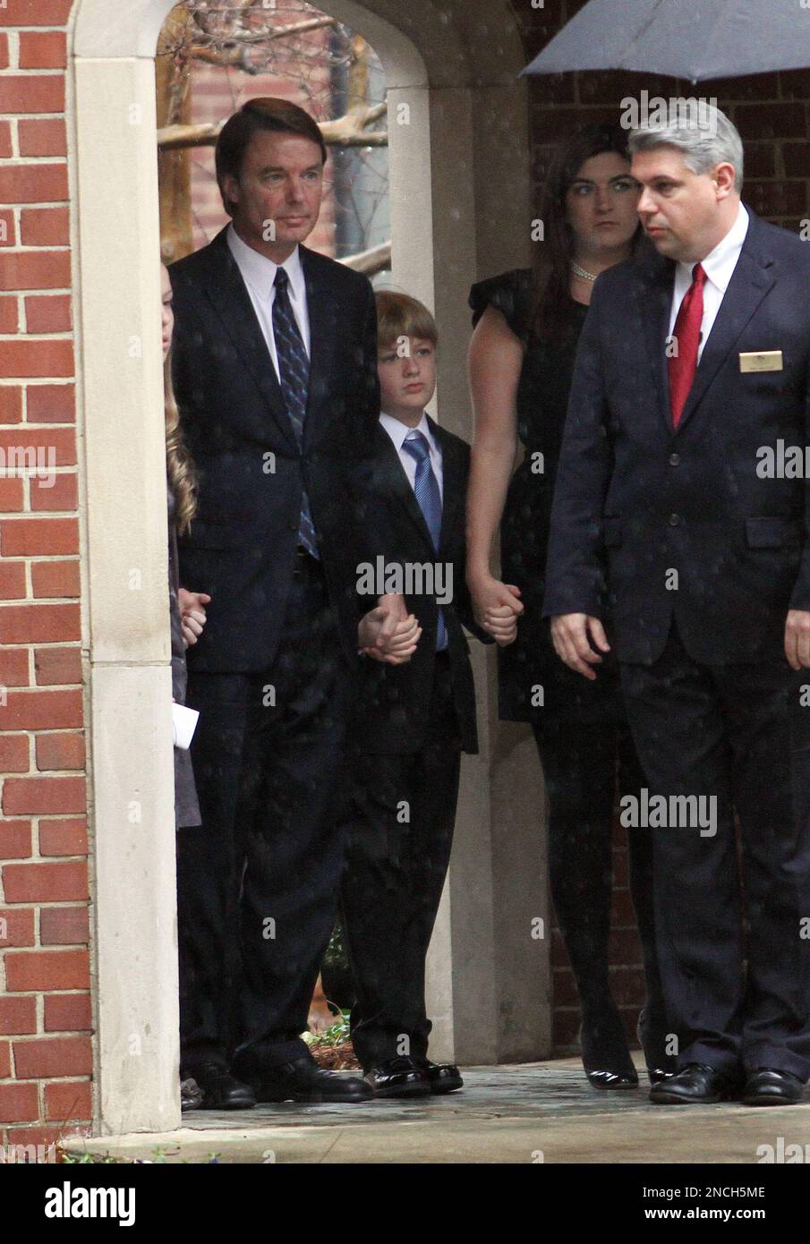 Former Democratic presidential candidate John Edwards and his children ...