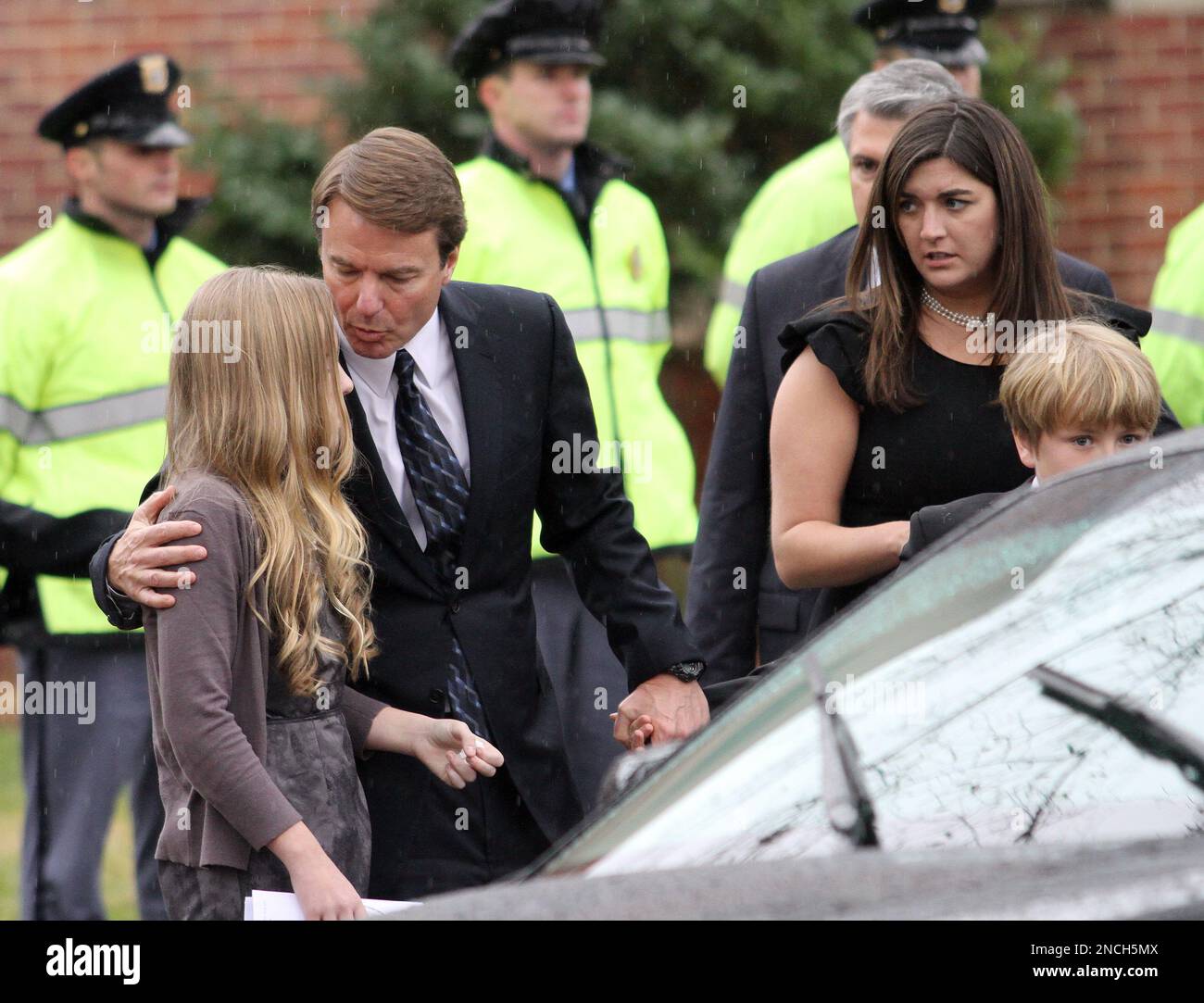 Former Democratic presidential candidate John Edwards and his children ...