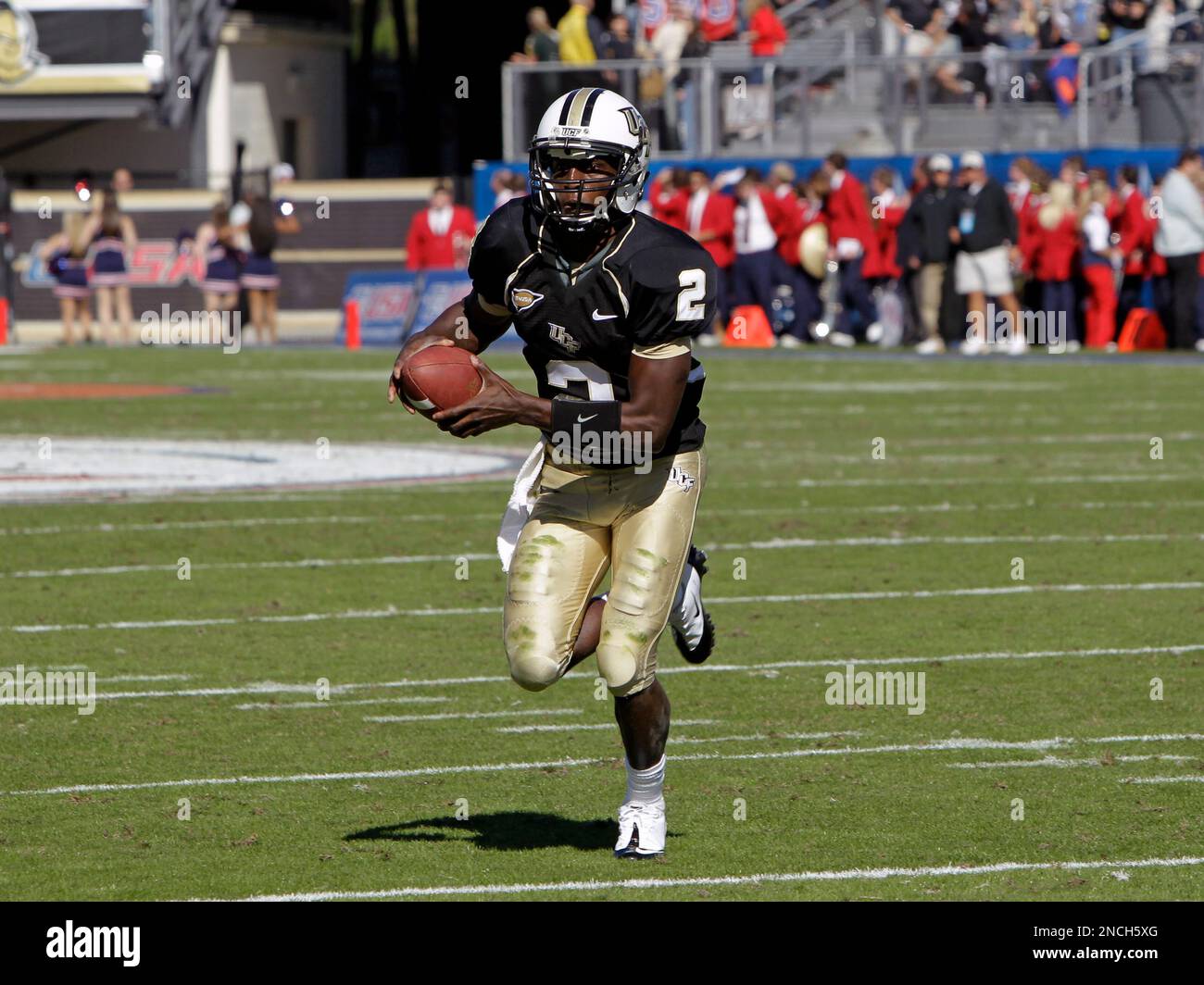 Central Florida quarterback Jeffrey Godfrey during the first half of ...