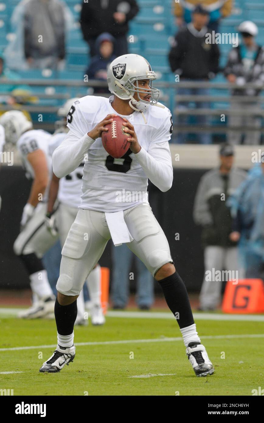 Oakland Raiders quarterback Jason Campbell (8) throws a pass during ...