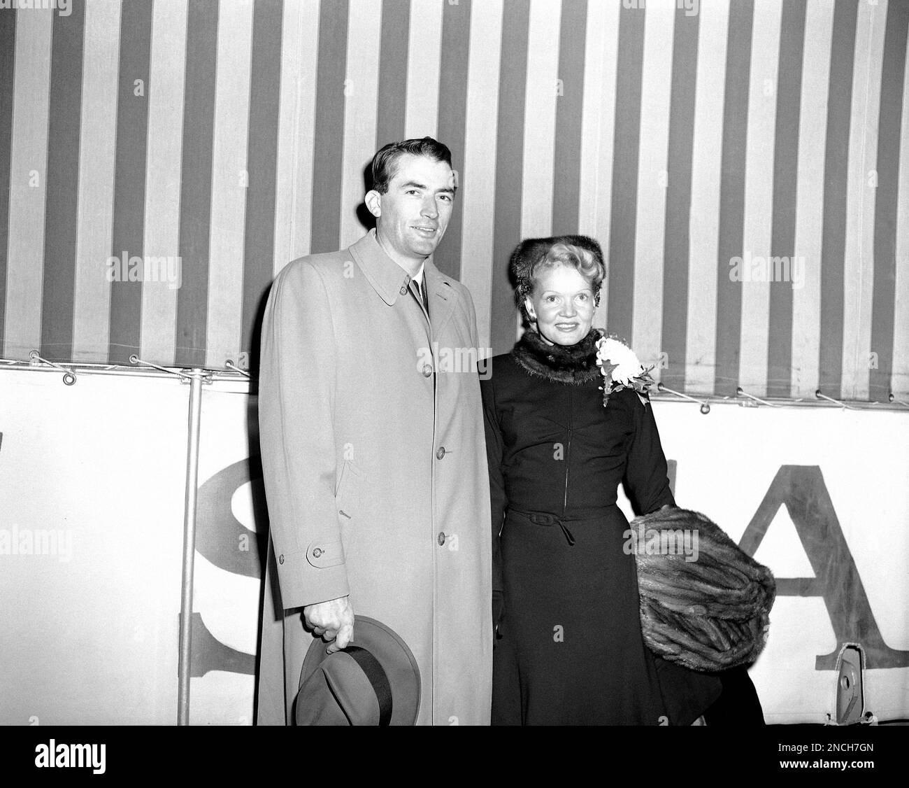 Gregory Peck and his wife, Greta, sail on the Queen Elizabeth from New ...