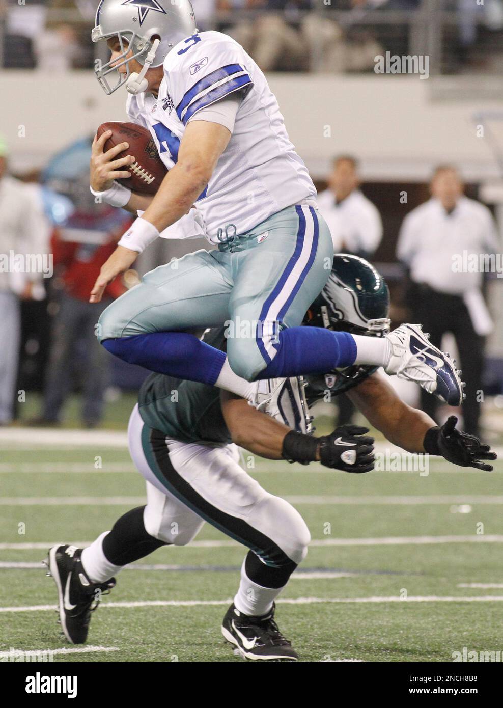 Dallas Cowboys quarterback Jon Kitna (3) during a NFL football game ...