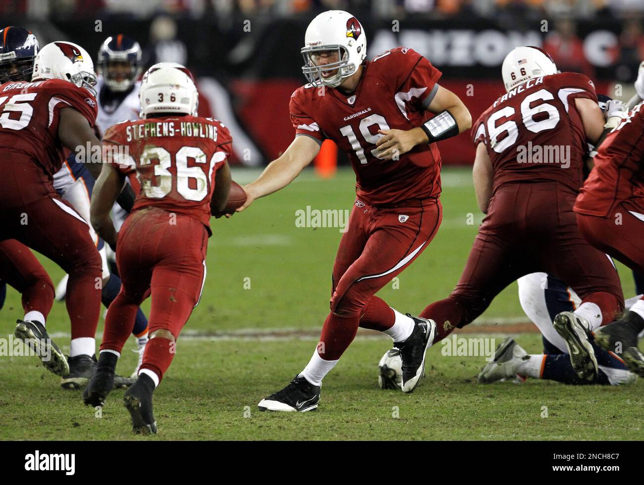 Arizona Cardinals' John Skelton (19) hands the ball off to LaRod ...