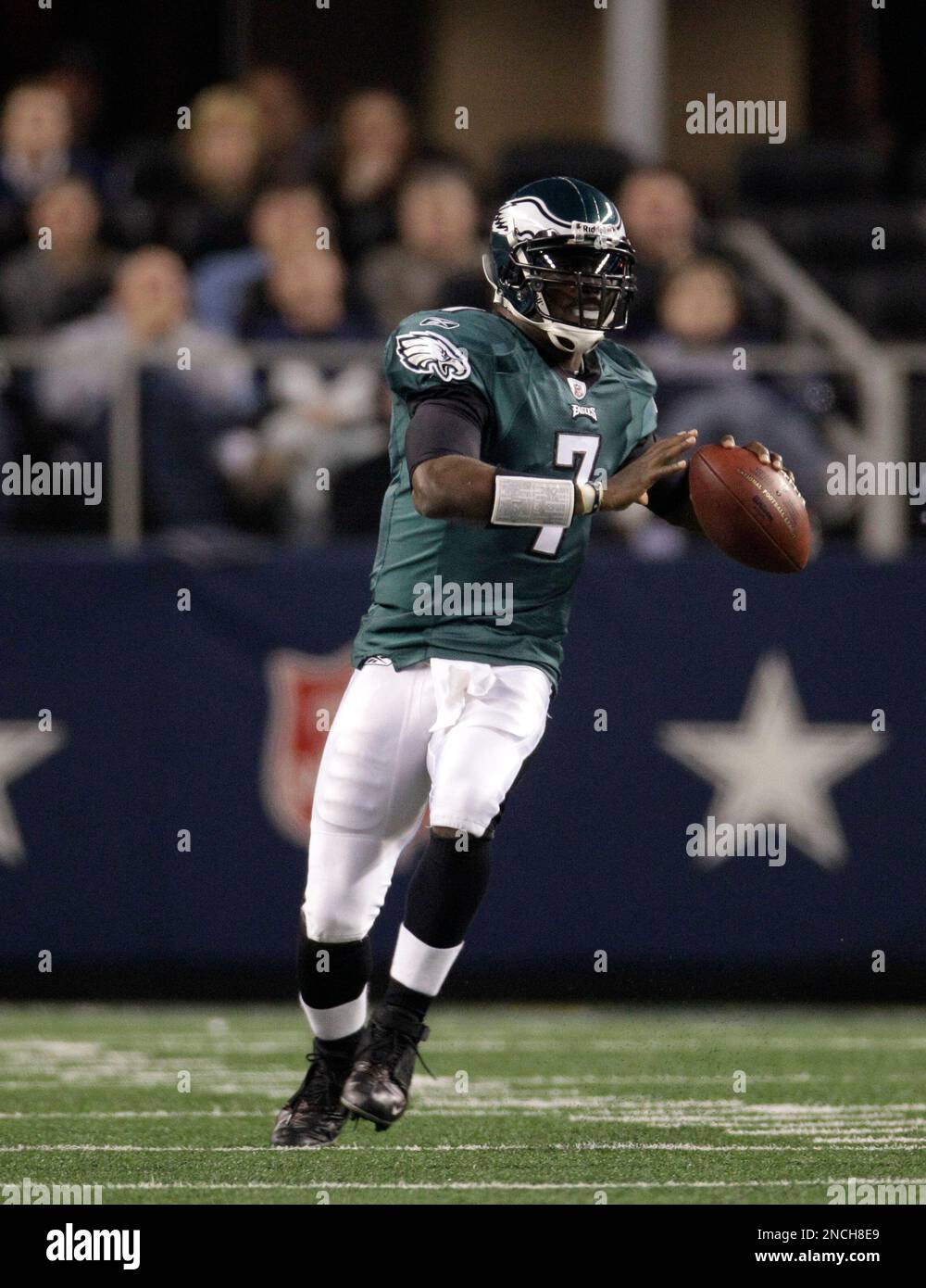 Philadelphia Eagles quarterback Michael Vick (7) during an NFL football ...
