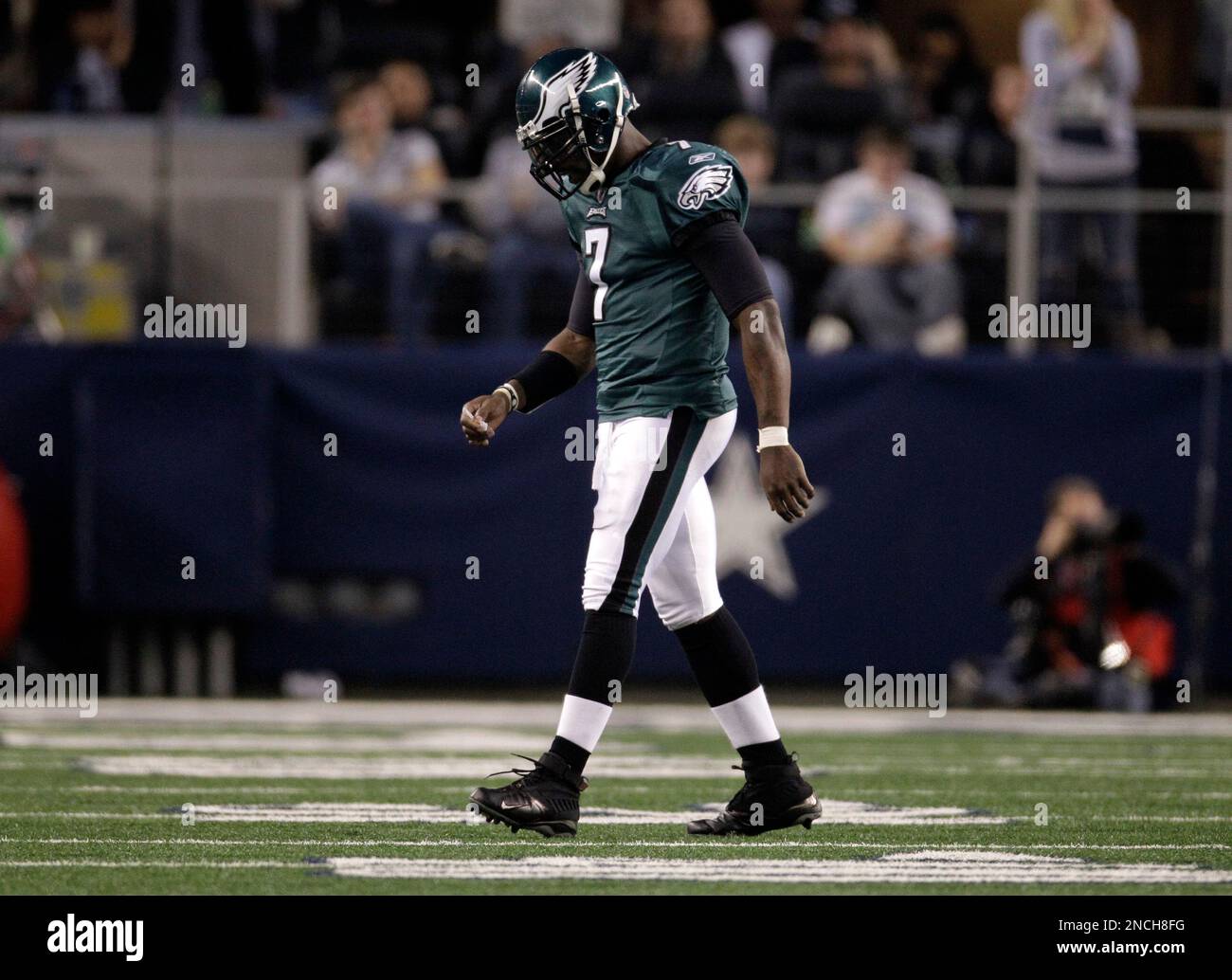 Philadelphia Eagles quarterback Michael Vick (7) during an NFL football ...