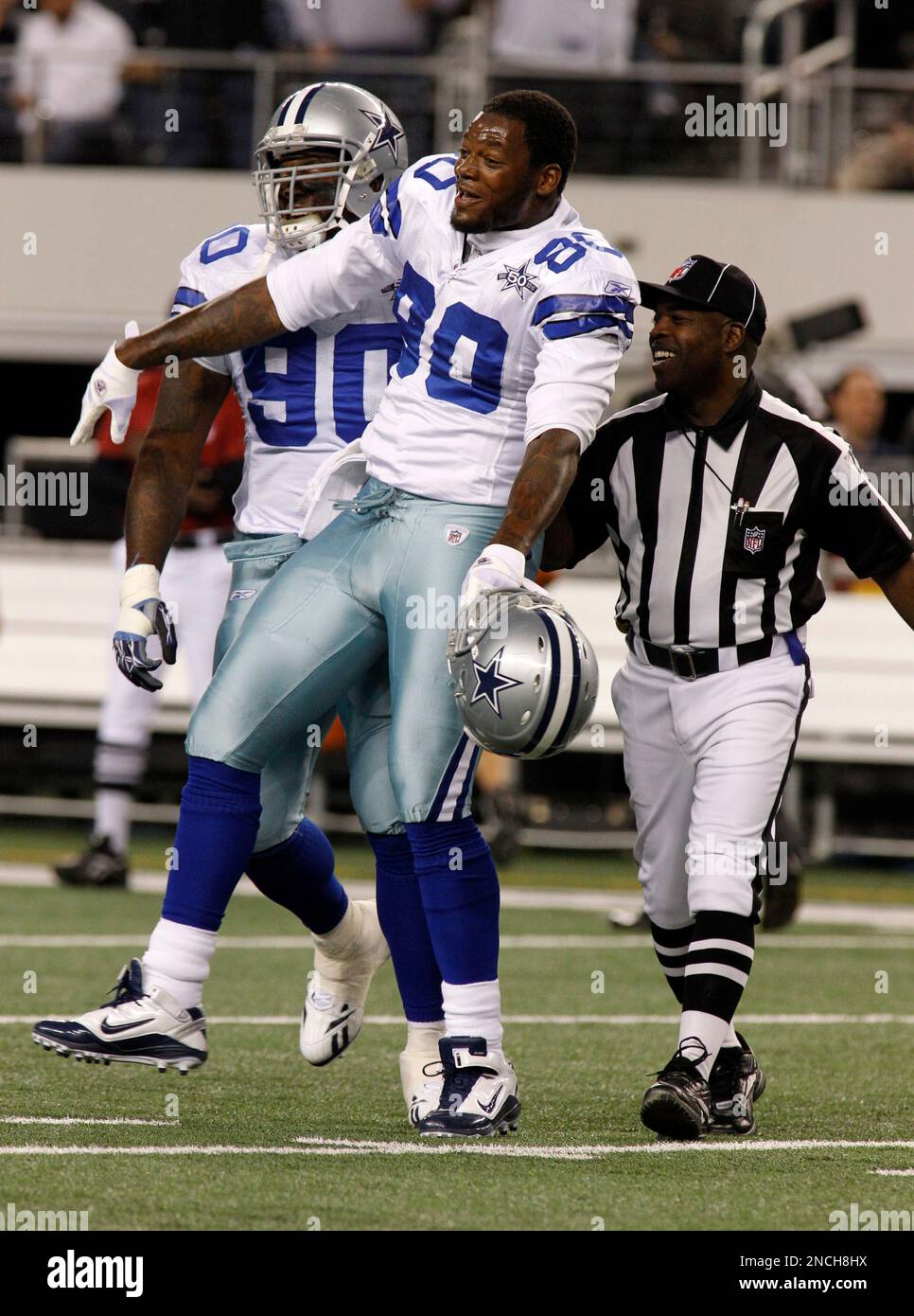 Dallas Cowboys nose tackle Jay Ratliff (90) and tight end Martellus ...