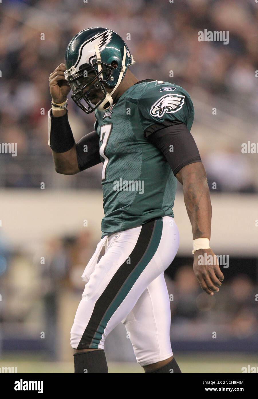 Philadelphia Eagles quarterback Michael Vick (7) during of a NFL ...