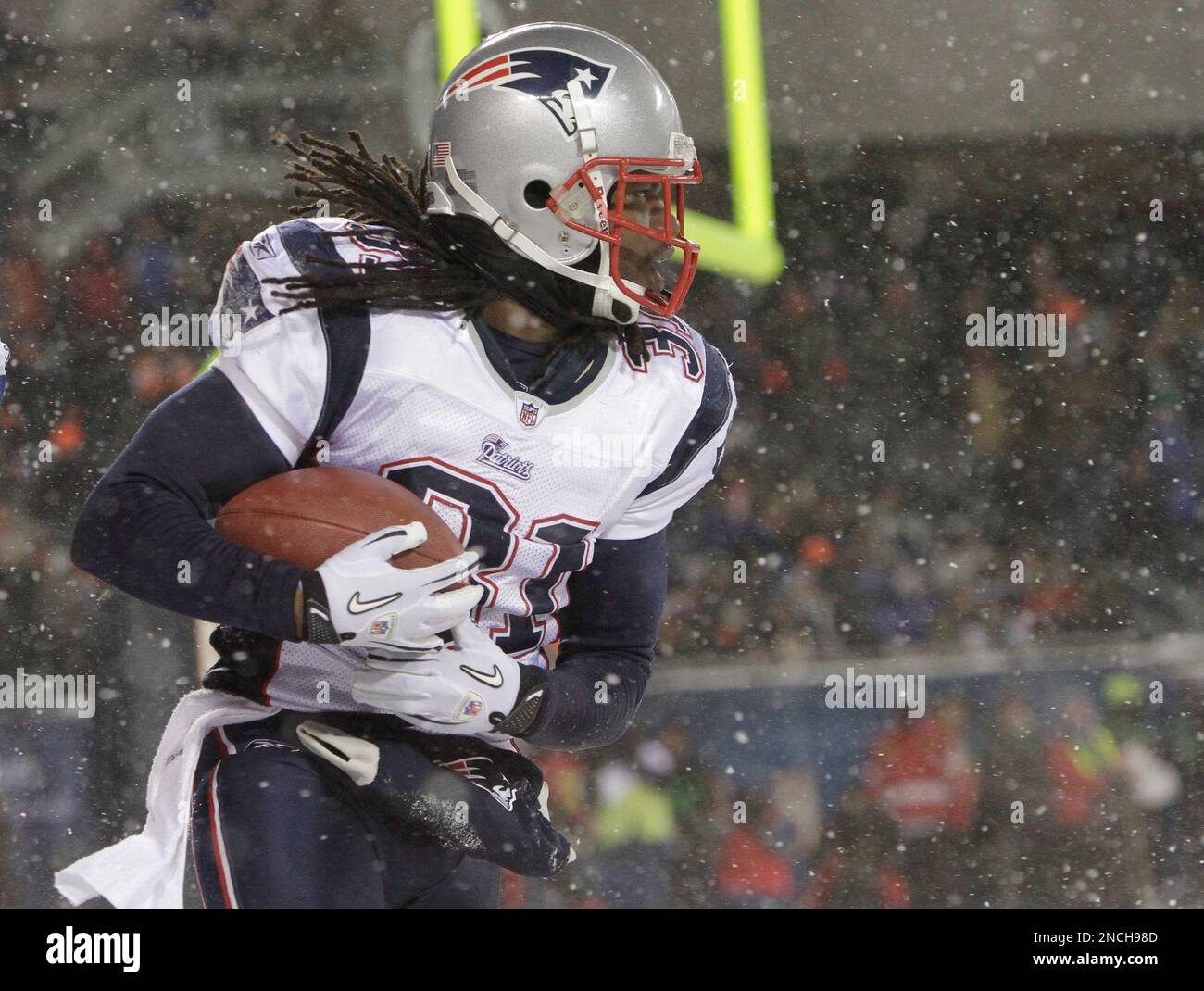 New England Patriots' Brandon Meriweather(31) intercepts the ball in ...